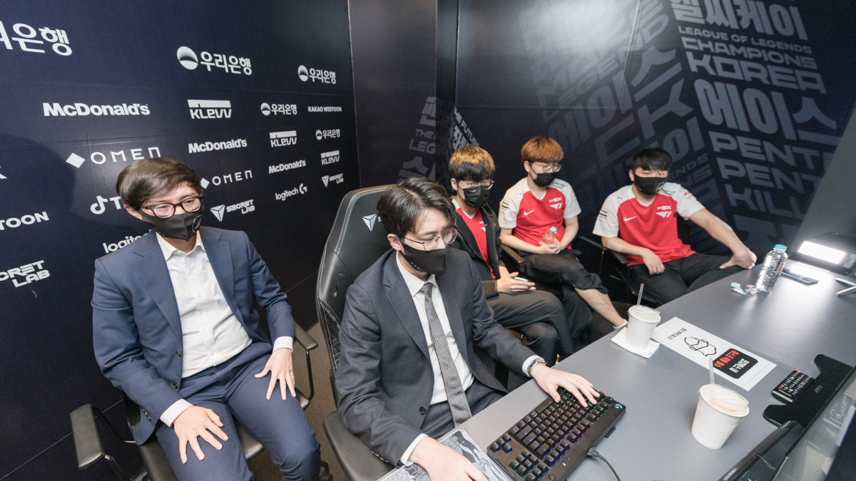 LoL: T1 removes coaches in attempt to save season - Millenium