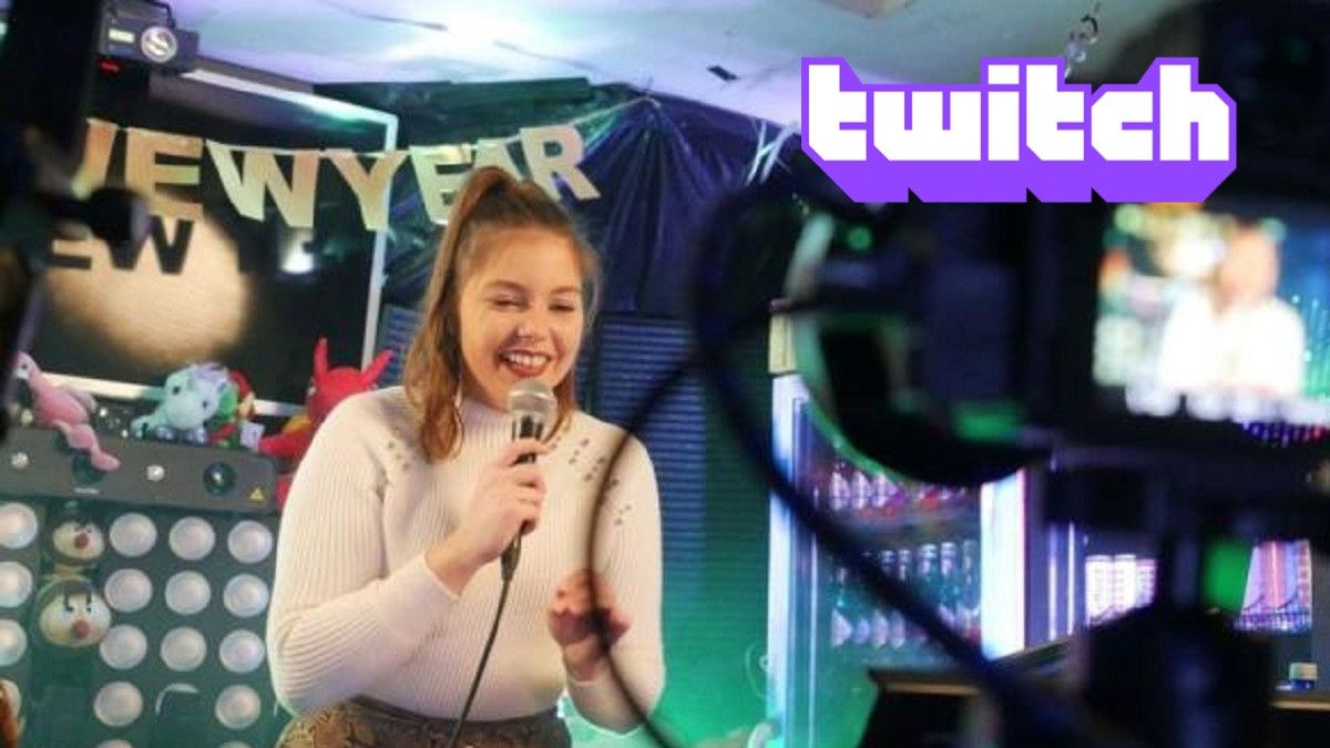 Twitch: Stream or stay in the military? This streamer finds herself ...