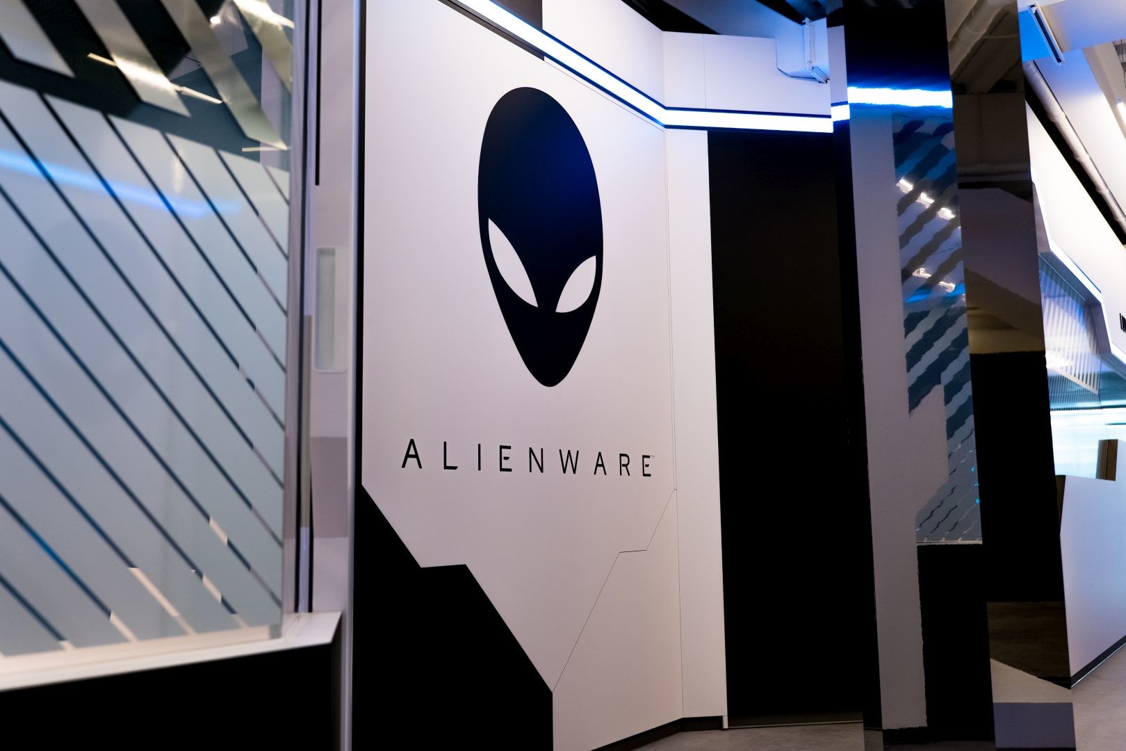 Team Liquid opens state-of-the-art Alienware Training Facility in ...