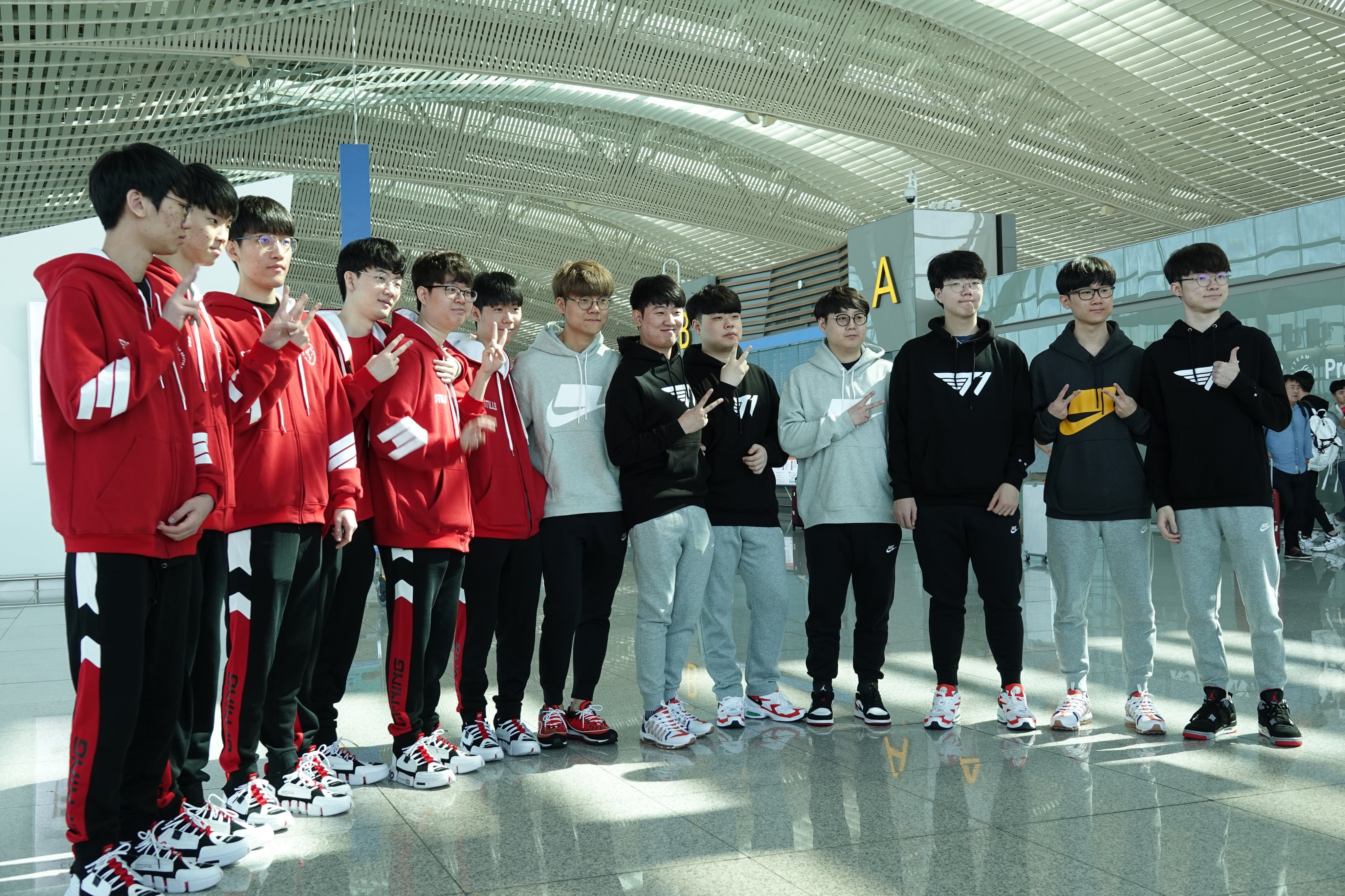 LoL — SKT T1 formally rebrands to T1, reveals new logo and merchandise ...