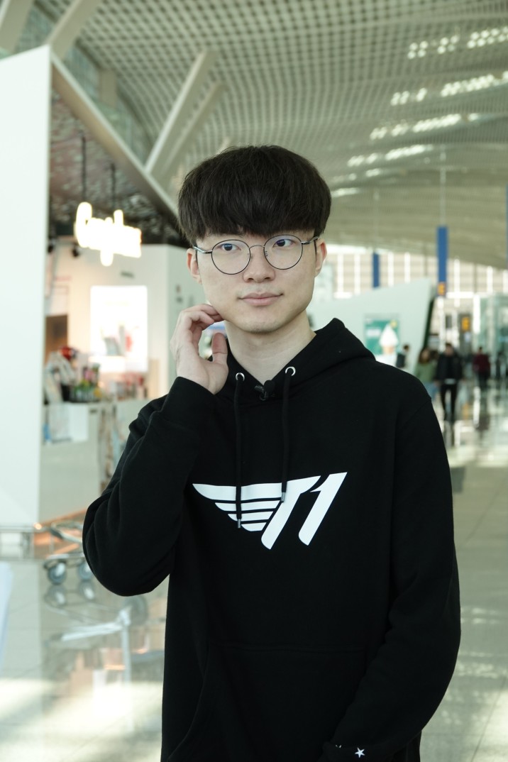 LoL — SKT T1 formally rebrands to T1, reveals new logo and merchandise ...