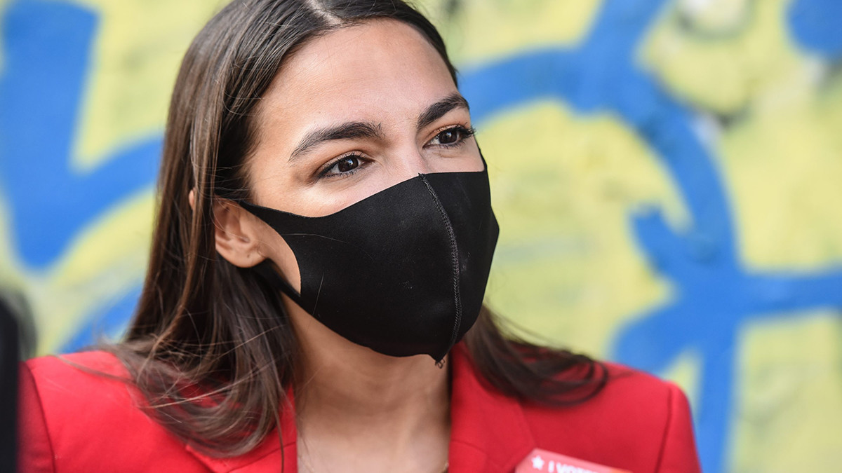Alexandria Ocasio-Cortez reaches Silver 3 in League of Legends - Millenium