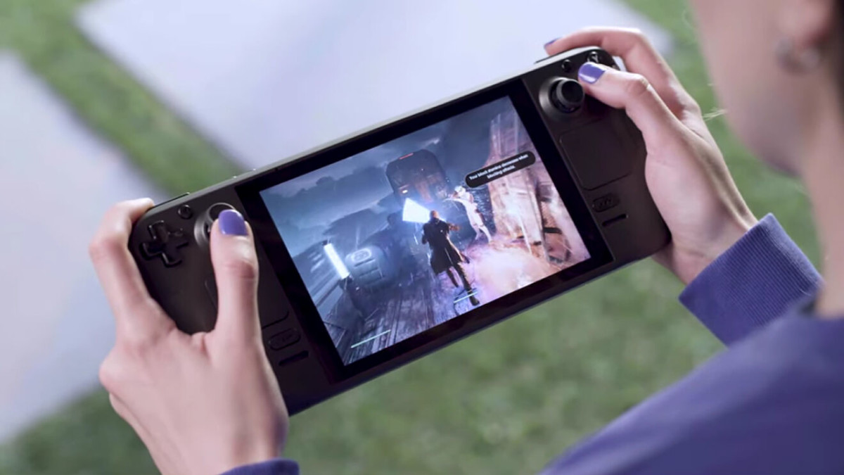 How do the Nintendo Switch and Steam Deck compare in terms of size ...