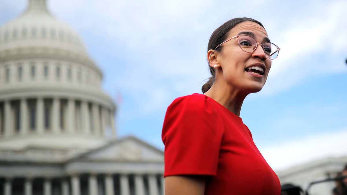 LoL: US Representative AOC plays League of Legends! - Millenium